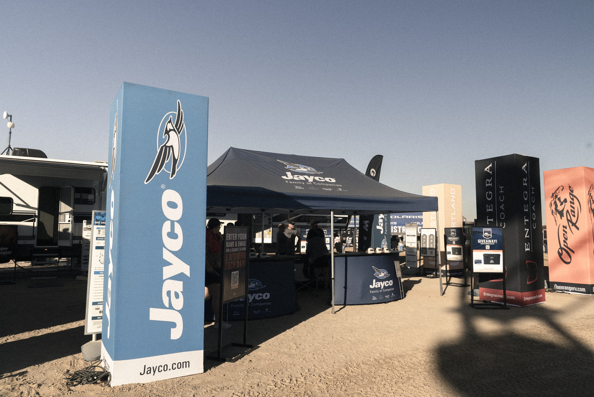 Jayco Joins Polaris' RZR Racing Team in Glamis Sand Dunes – RV PRO